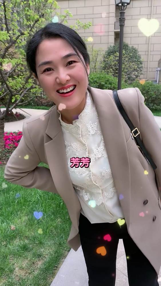 今天老板的高跟鞋坏了,我把我的鞋子给了老板!搞笑段子剧好看视频